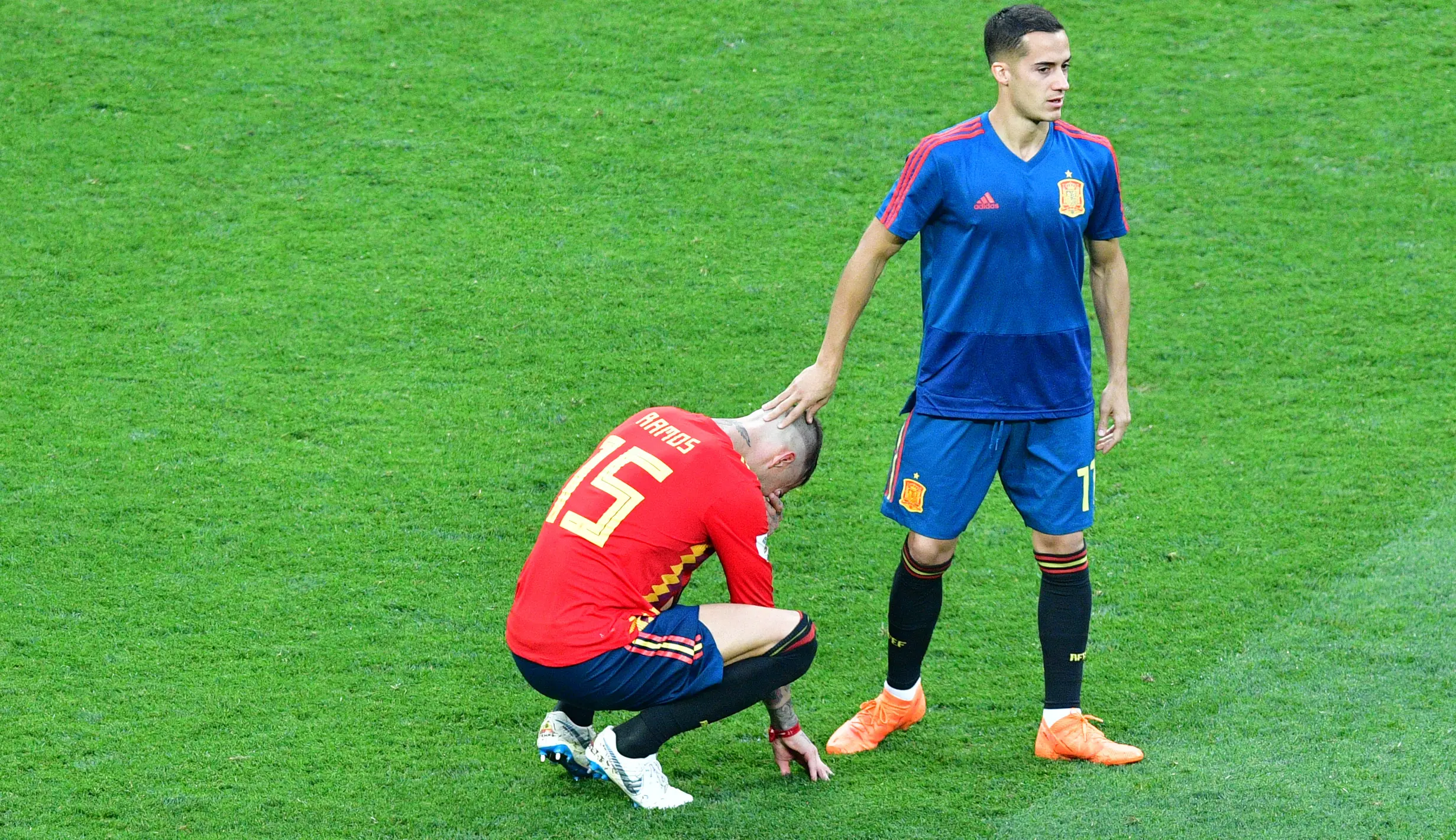 FOTO: Sergio Ramos yang Menangis Usai Pertandingan Lawan Rusia - Foto ...