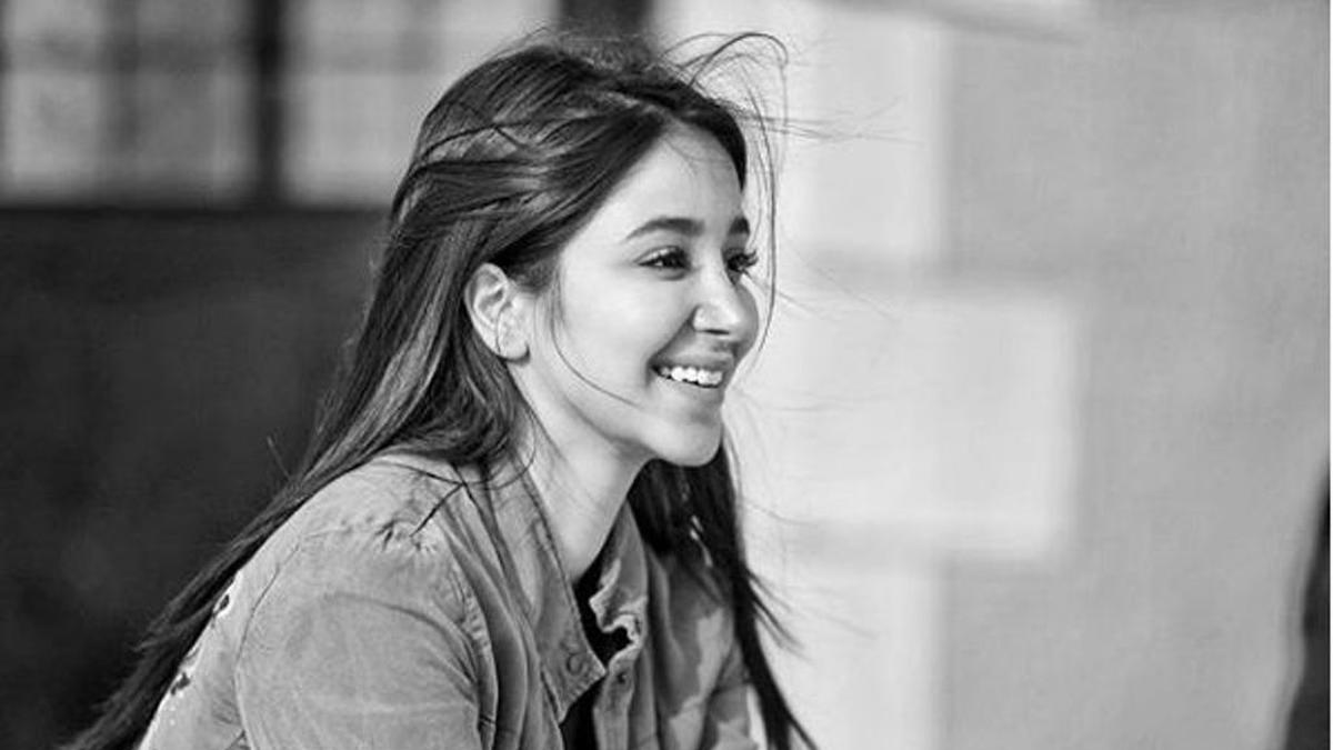 6 Gaya Cantik Sporty Aseel, Penyanyi Lagu Asian Games 2018 Versi Arab ...