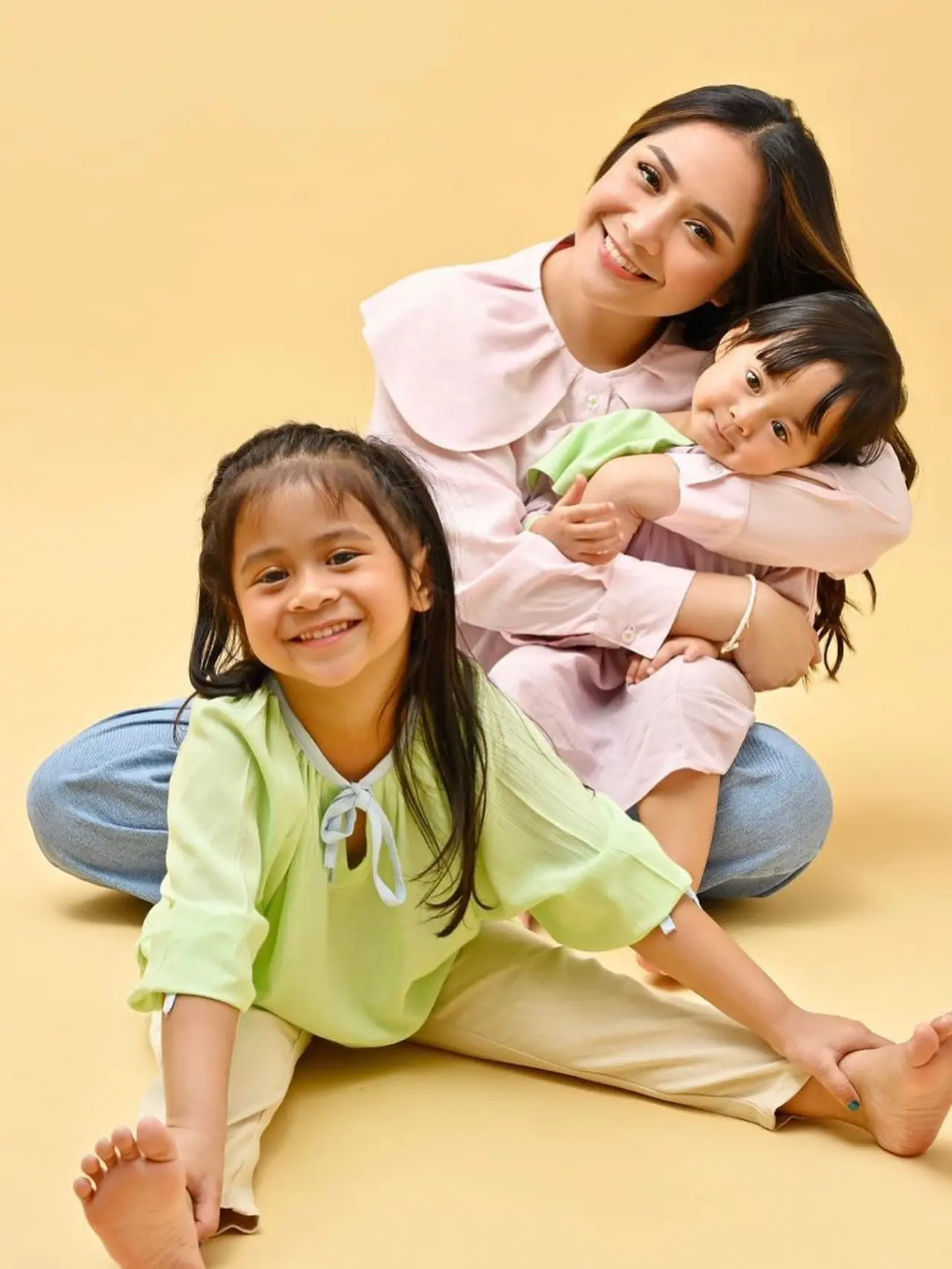 Gaya Parentingnya Sering Dipuji, Ternyata Caca Tengker juga Gemar Menitipkan Anak ...