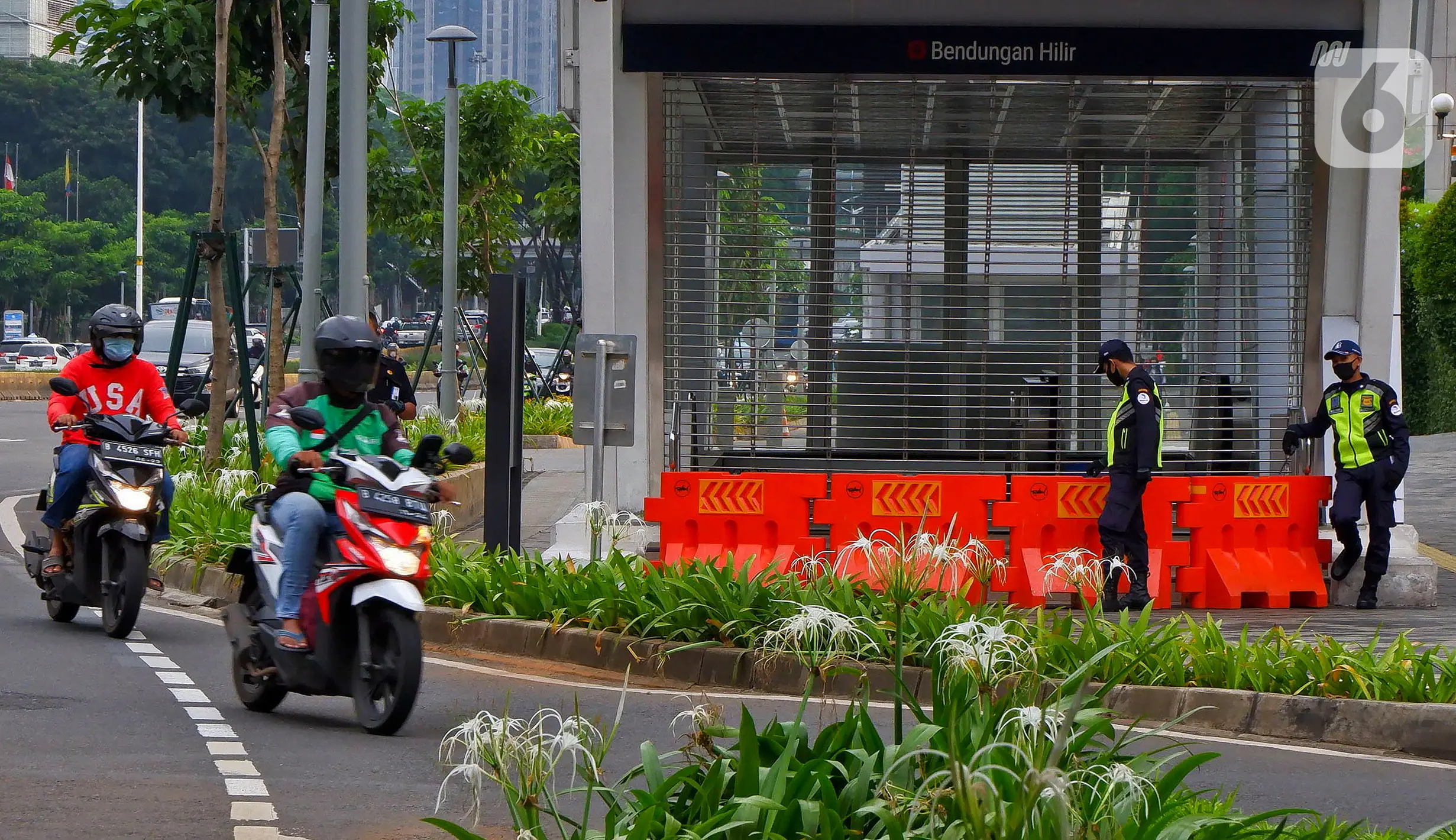FOTO: Stasiun MRT Benhil dan Senayan Ditutup - Foto Liputan6.com
