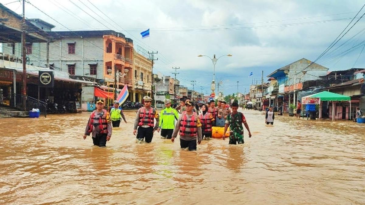 Banjir Rendam Sejumlah Kabupaten di Riau - Regional Liputan6.com