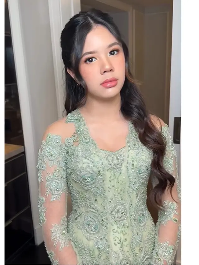 6 Potret Detail Kebaya Safeea Ahmad di Pernikahan Al Ghazali yang Curi ...