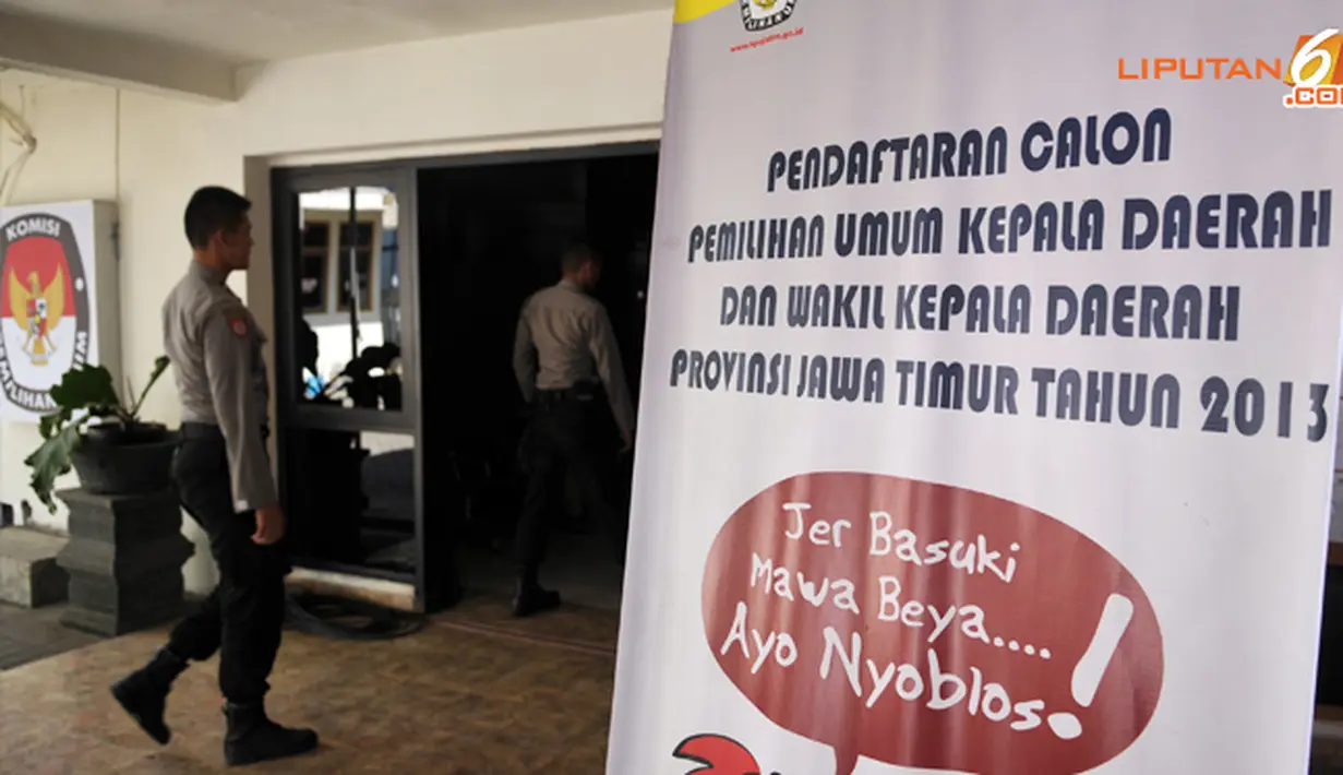 Sehari Jelang Pilkada Jatim di KPU Jatim - Foto Liputan6.com