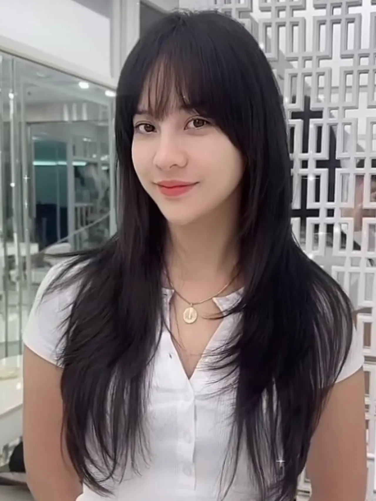 8 Potret Inspirasi Tampilan Rambut Berponi di Tahun 2024, dari Raisa ...