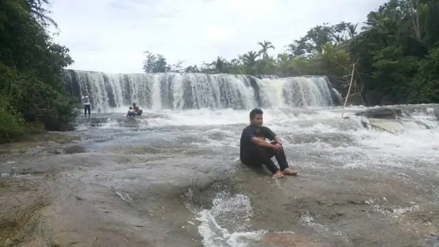 Sensasi Semburan Niagara Kecil di Curug Dengdeng Tasik Selatan ...