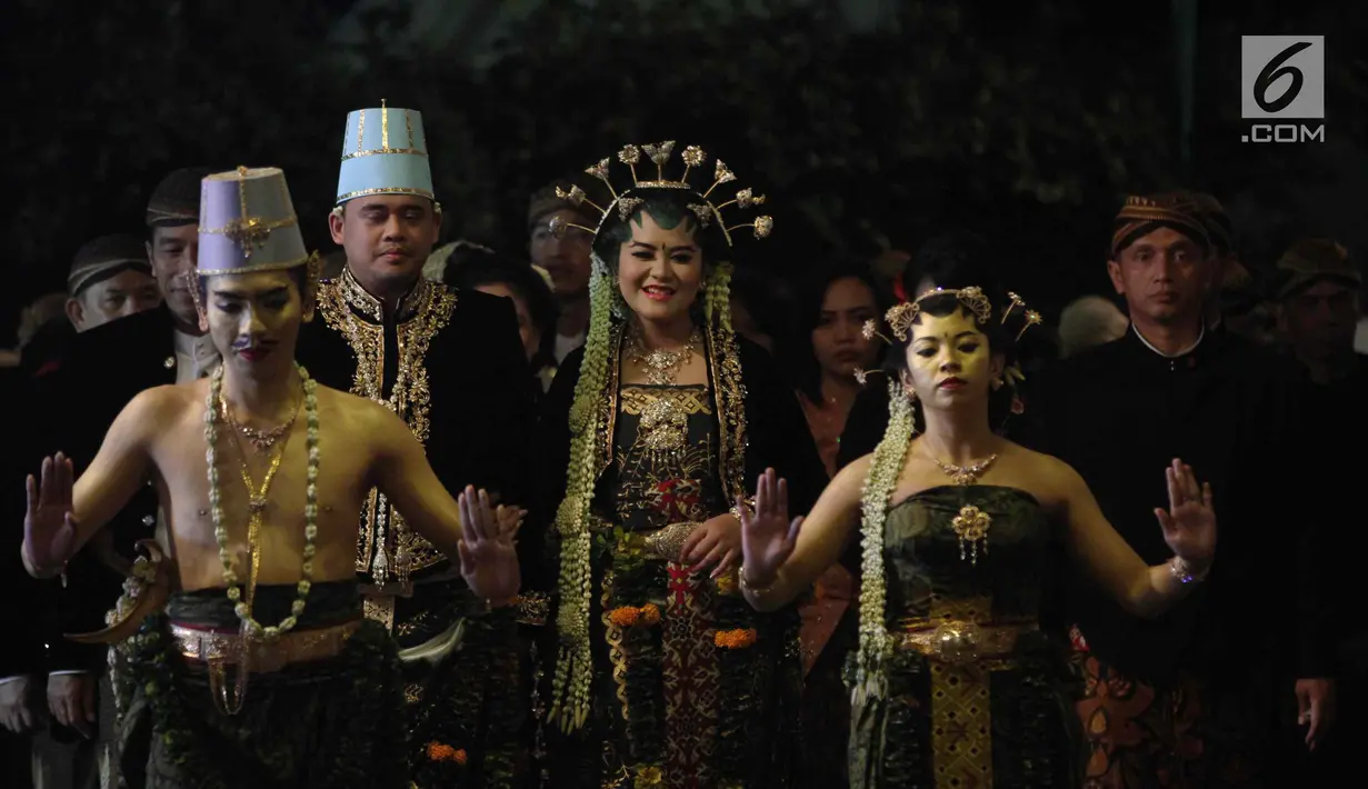 PHOTO: Kenakan Busana Adat Solo Basahan Kahiyang-Bobby Diantar Kereta ...