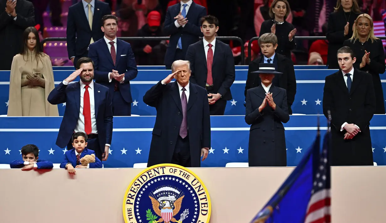 Didampingi JD Vance, Presiden Amerika Serikat Donald Trump Hadiri ...