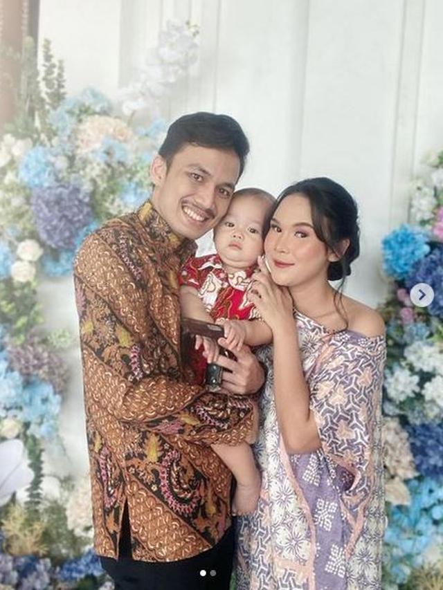 6 Potret Kenkulus Bareng Orang Tuanya, Bayi Ajaib Disebut Reinkarnasi ...
