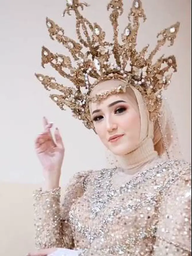 Tampil Menawan dengan Mahkota, Ini 7 Potret Adelia Pasha yang Jadi ...