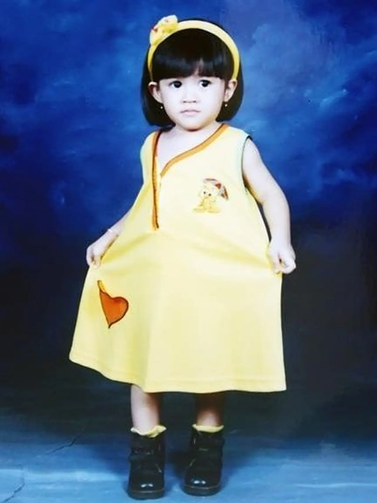 Genap 26 Tahun, Ini 7 Potret Masa Kecil Febby Rastanty yang ...