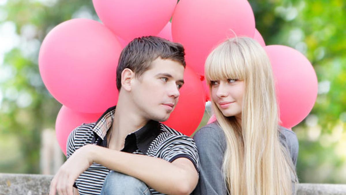 5 Tanda Pria Yang Anda Suka Sudah Punya Pacar - Lifestyle Fimela.com