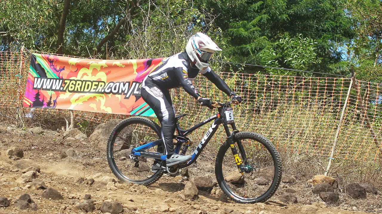 Andy Prayogo Juara Men Elite Seri Pembuka Indonesian Downhill 2026