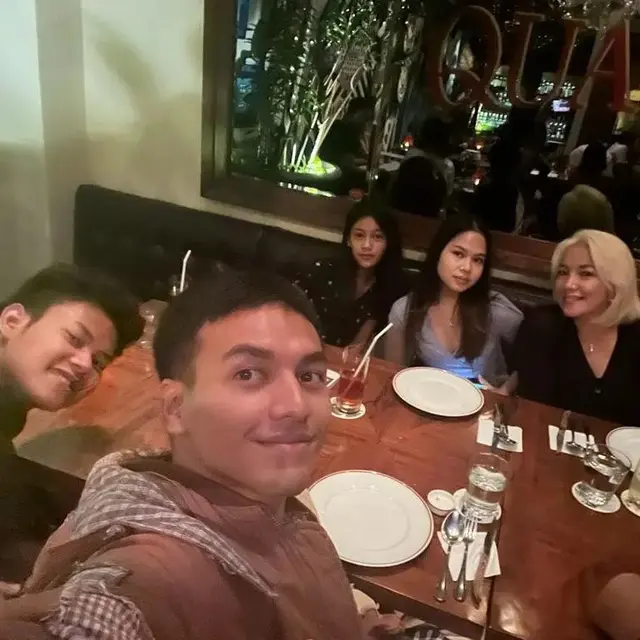 Sering Dikira Pacar, Ini 6 Potret Kebersamaan Jefri Nichol dan Sang Adik - Hot Liputan6.com