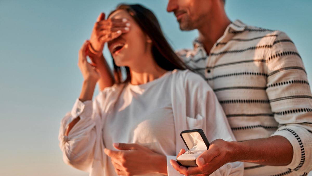 3 Ide Melamar Kekasih di Bulan Penuh Cinta - Lifestyle Liputan6.com