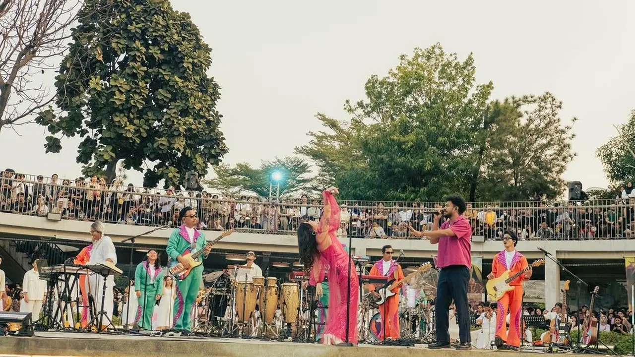 Intip Style Berpakaian Penyanyi Tanah Air Saat Mengisi Showcase Danilla ...