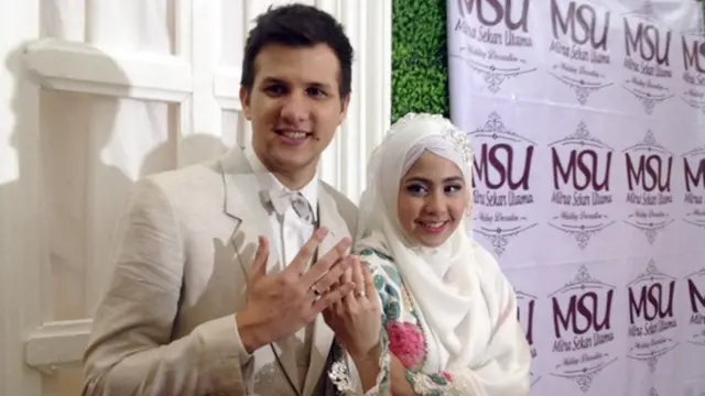 Resmi Nikah, Stuart Collin dan Risty Tagor Tunda Punya Anak - ShowBiz ...