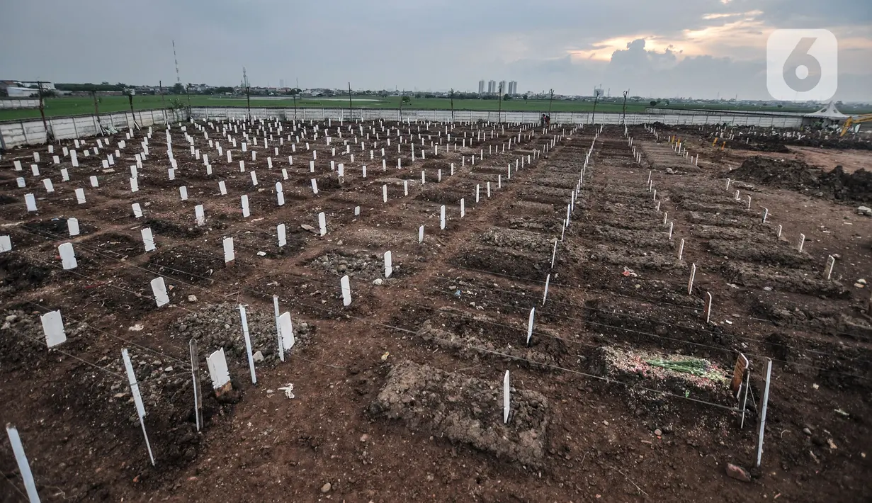 FOTO: Pemakaman Pasien Covid-19 di TPU Rorotan Meningkat - Foto ...
