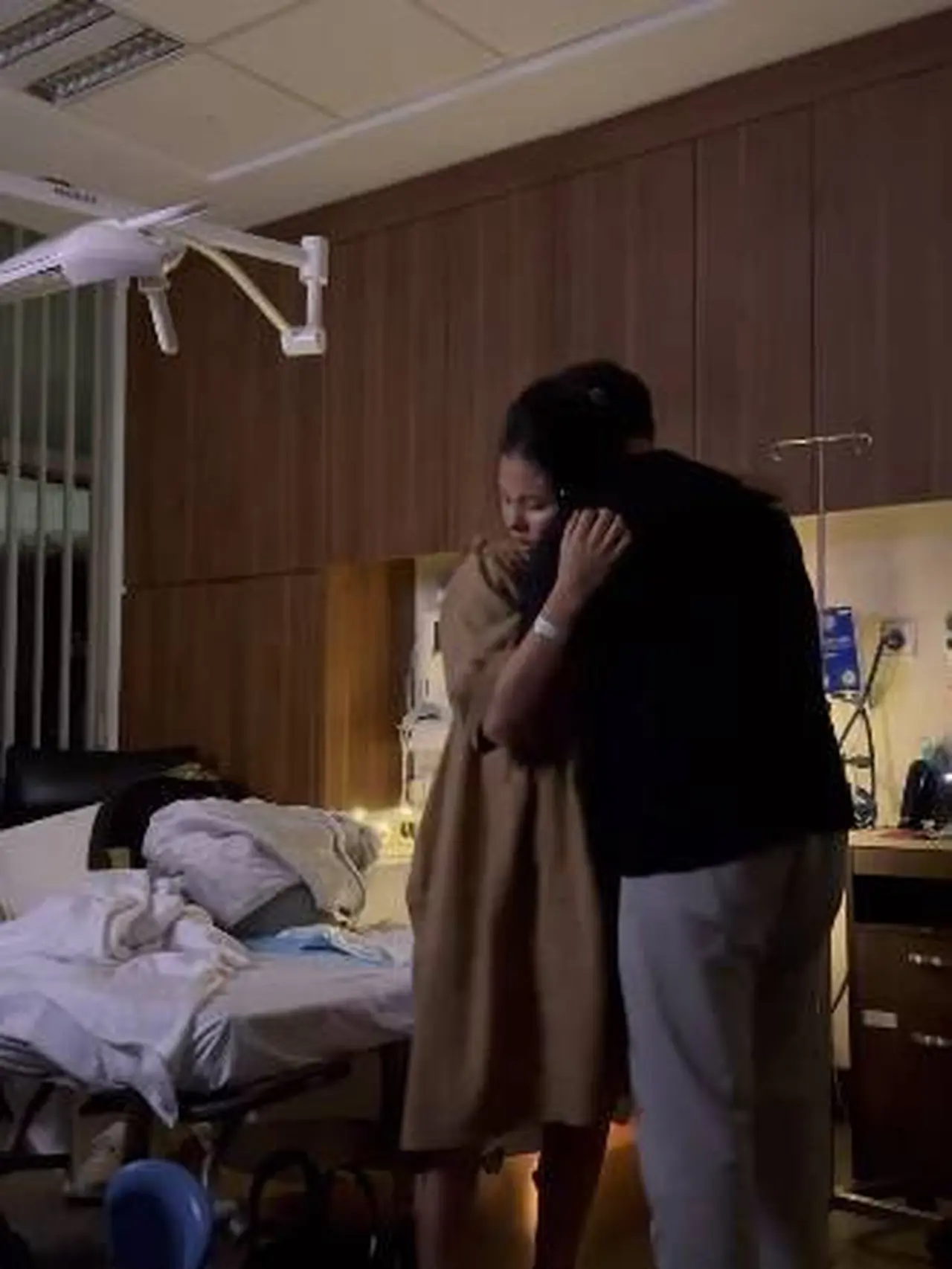 Melahirkan Anak Pertama, Ini 7 Momen Estelle Linden dan Suami Jelang ...