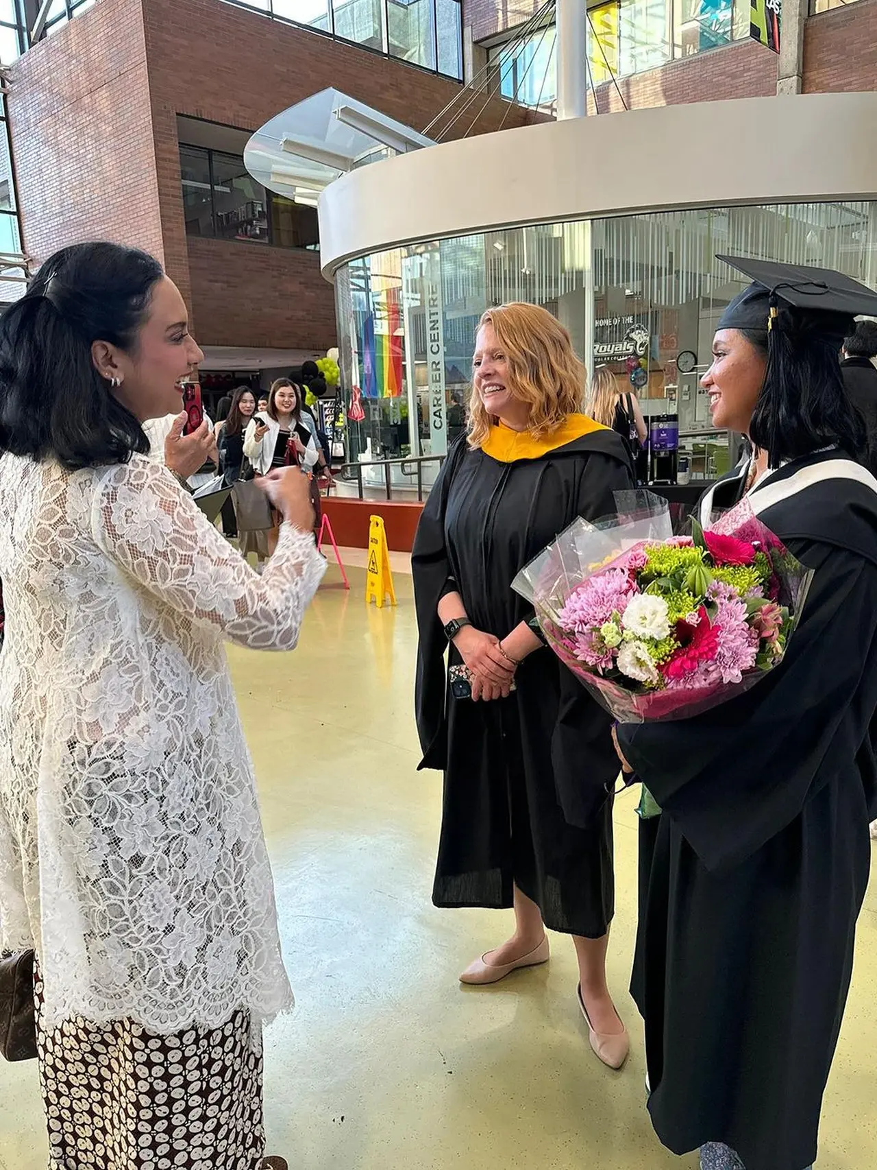 Potret Wisuda Pruistin Anak Sulung Shahnaz Haque dan Gilang Ramadhan ...