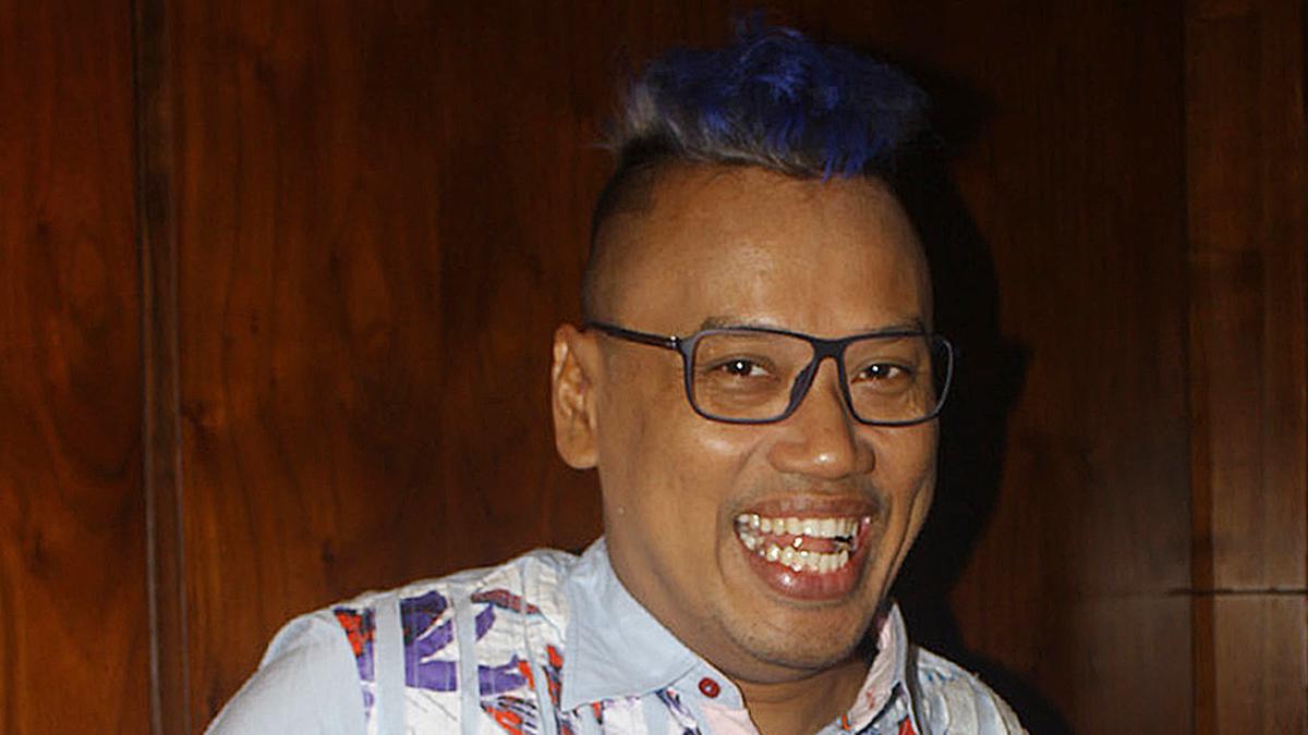 Tengok Wajah Jadul Uya Kuya di Video Klip T-Five