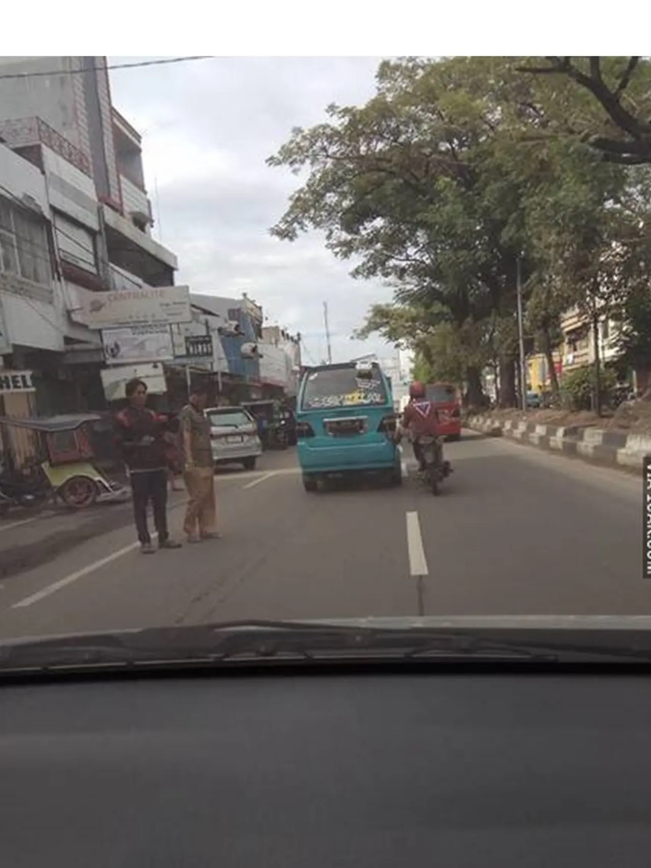6 Aksi Orang Dorong Kendaraan di Jalan Raya Ini Bikin Geleng Kepala ...