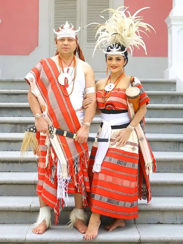 7 Potret Artis Krisdayanti dan Keluarga Pakai Baju Adat Timor Leste ...