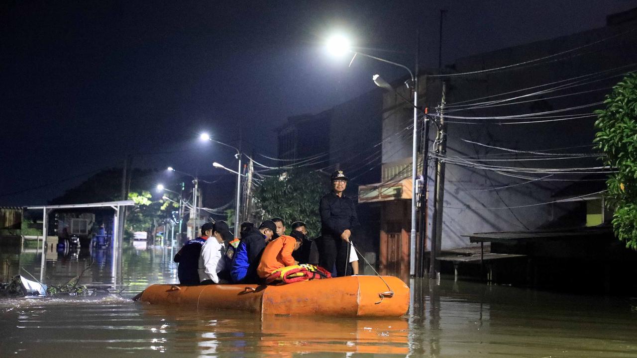 Banjir hingga 2 Meter Rendam Permukiman di Kota Tangerang, Ratusan ...