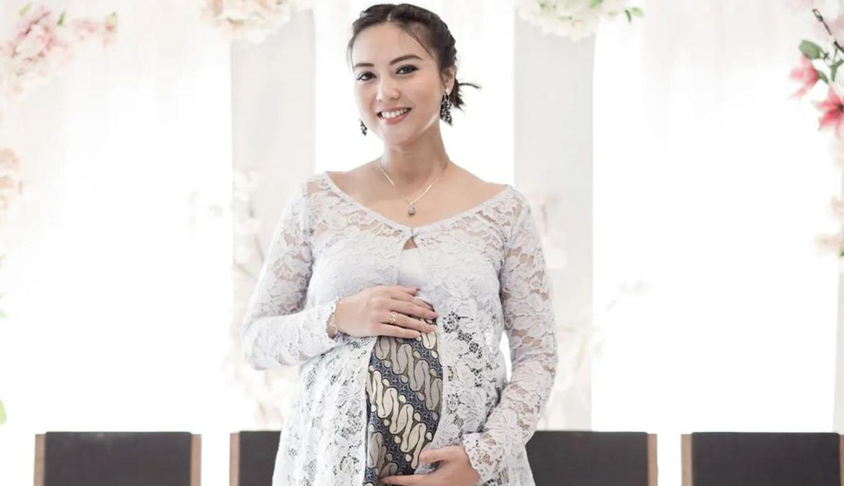 Momen Marissa Jeffryna Gelar Acara 7 Bulanan, Usung Adat Sunda - Foto ...