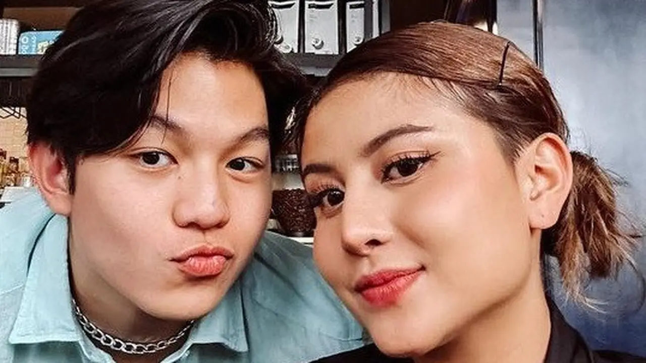 7 Potret Awkarin Resmi Pacaran dengan Alden 'MasterChef', Tampil ...