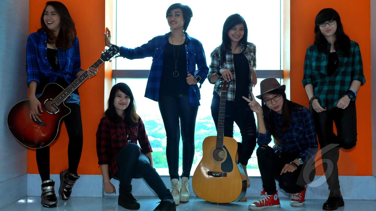 Apel Band, 6 Cewek Asal Malang Sebar Karma Cinta - ShowBiz Liputan6.com