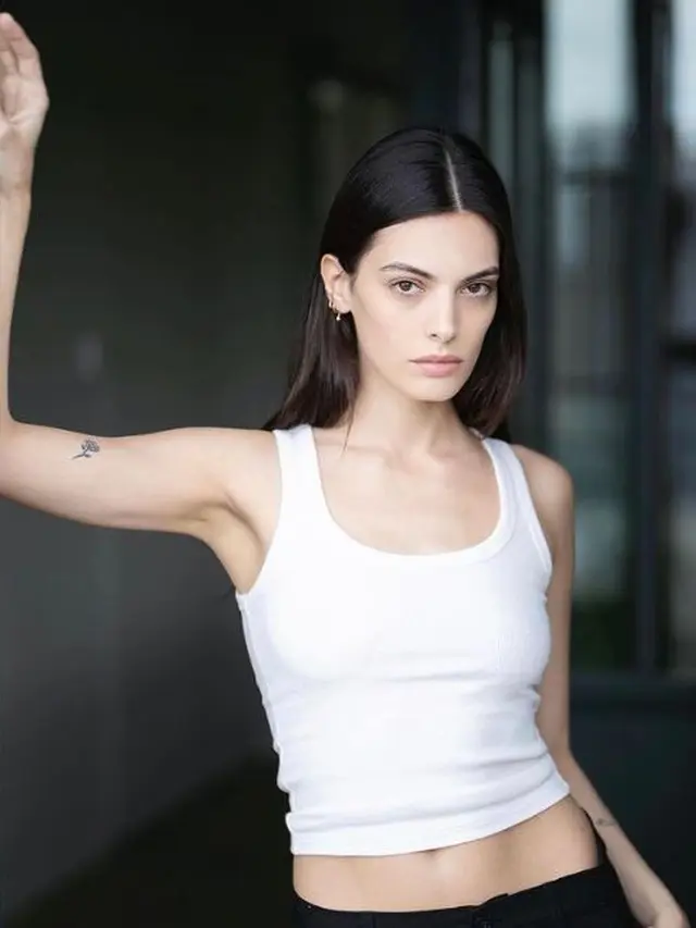 Top 3: Potret May Tager, Model Israel yang Diduga Gantikan Bella Hadid ...