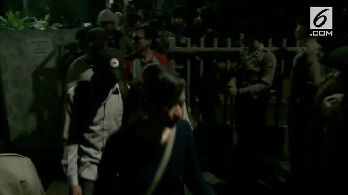 VIDEO: Ketegangan Evakuasi Peserta Kegiatan YLBHI - News Liputan6.com