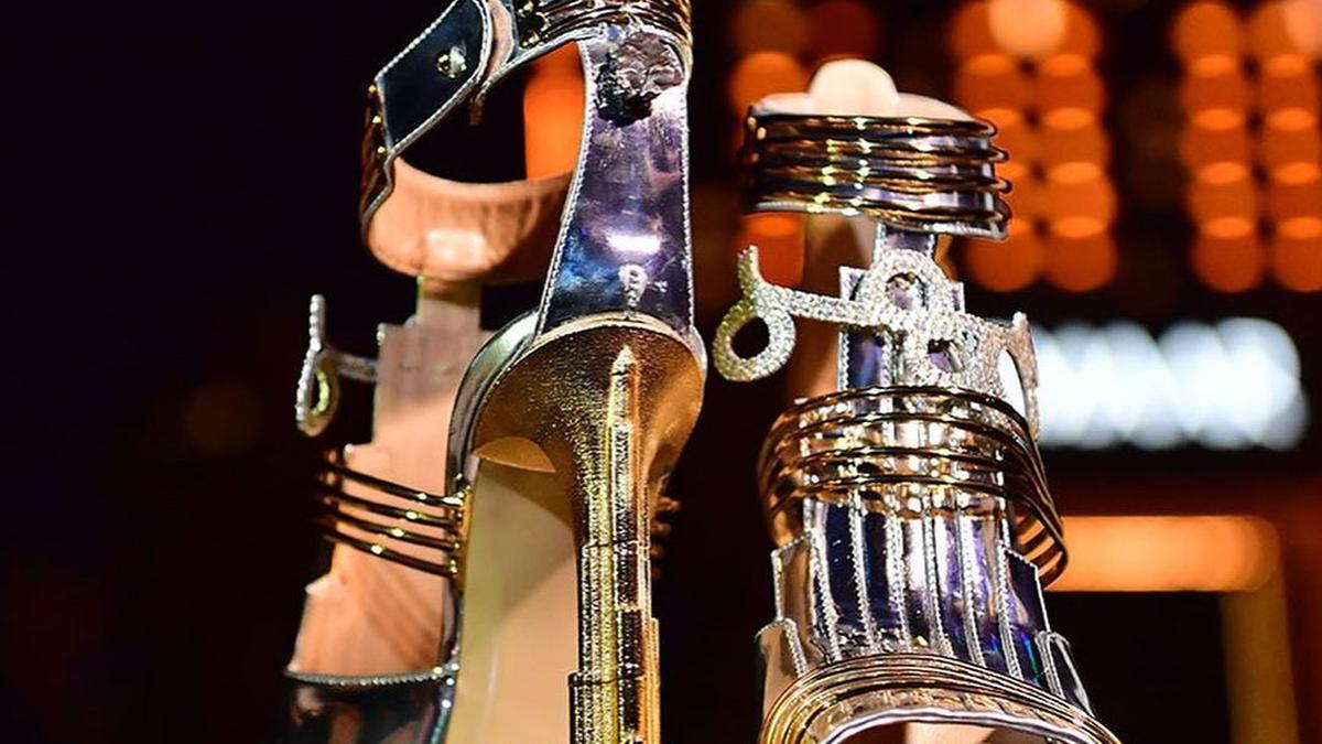 Menilik Tampilan Sepatu Paling Mahal di Dunia, Terbuat dari Batu Mulia ...