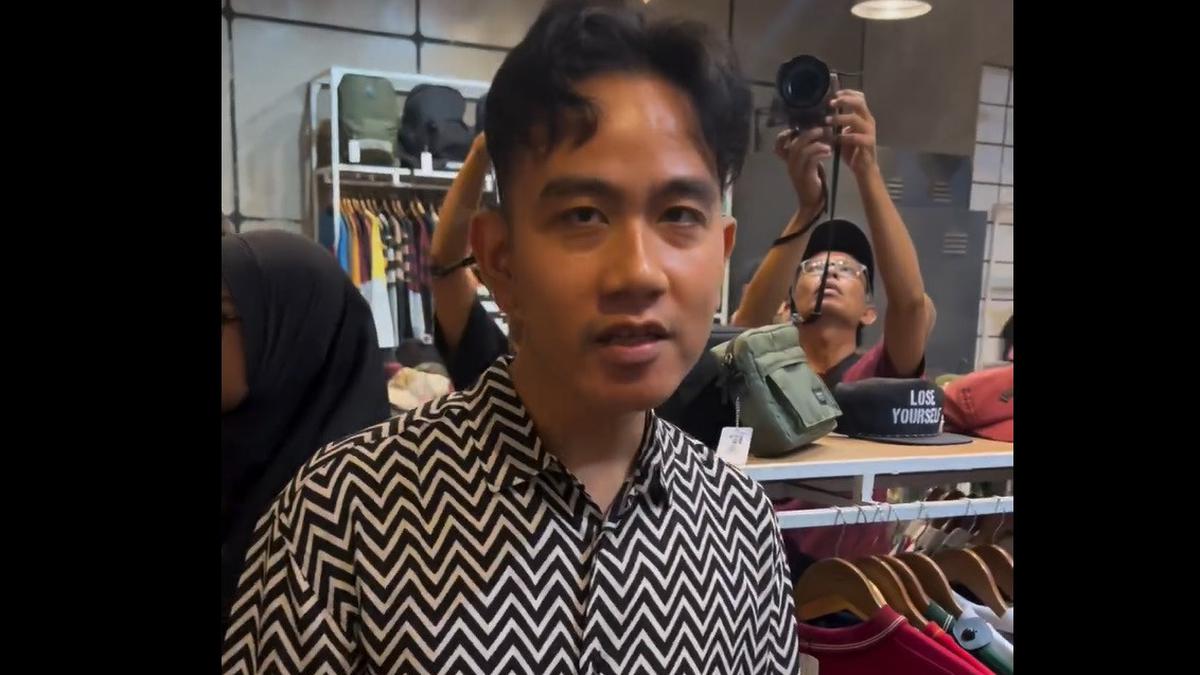 Gaya Gibran Rakabuming Borong Baju Lebaran buat Anak-Anak TK Sampai SMP ...