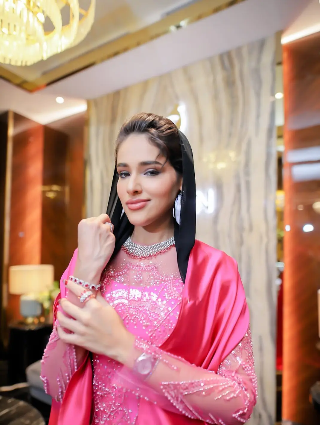 8 Pesona Princess Bahrain saat Berada di Indonesia, Dibalut Gaun ...