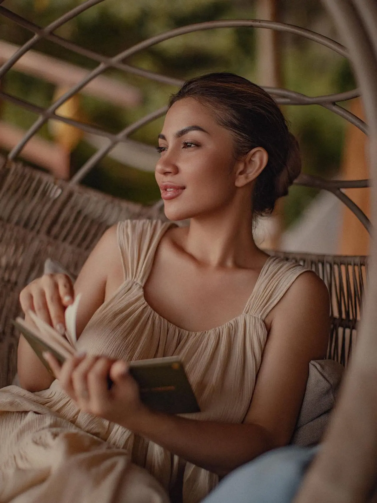 2 Pengorbanan Ariel Tatum demi Catatan Harian Menantu Sinting: Bobot ...