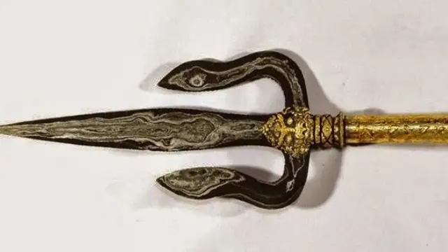Tombak Trisula Senjata Tradisional Palembang Simbol Kekuasaan hingga ...