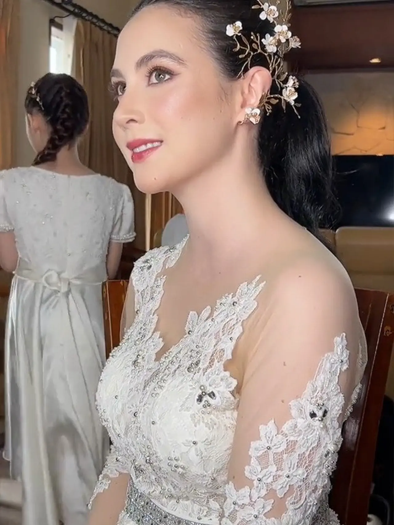 7 Potret Arumi Bachsin Rayakan 10 Tahun Pernikahan, Pakai Gaun Bak ...