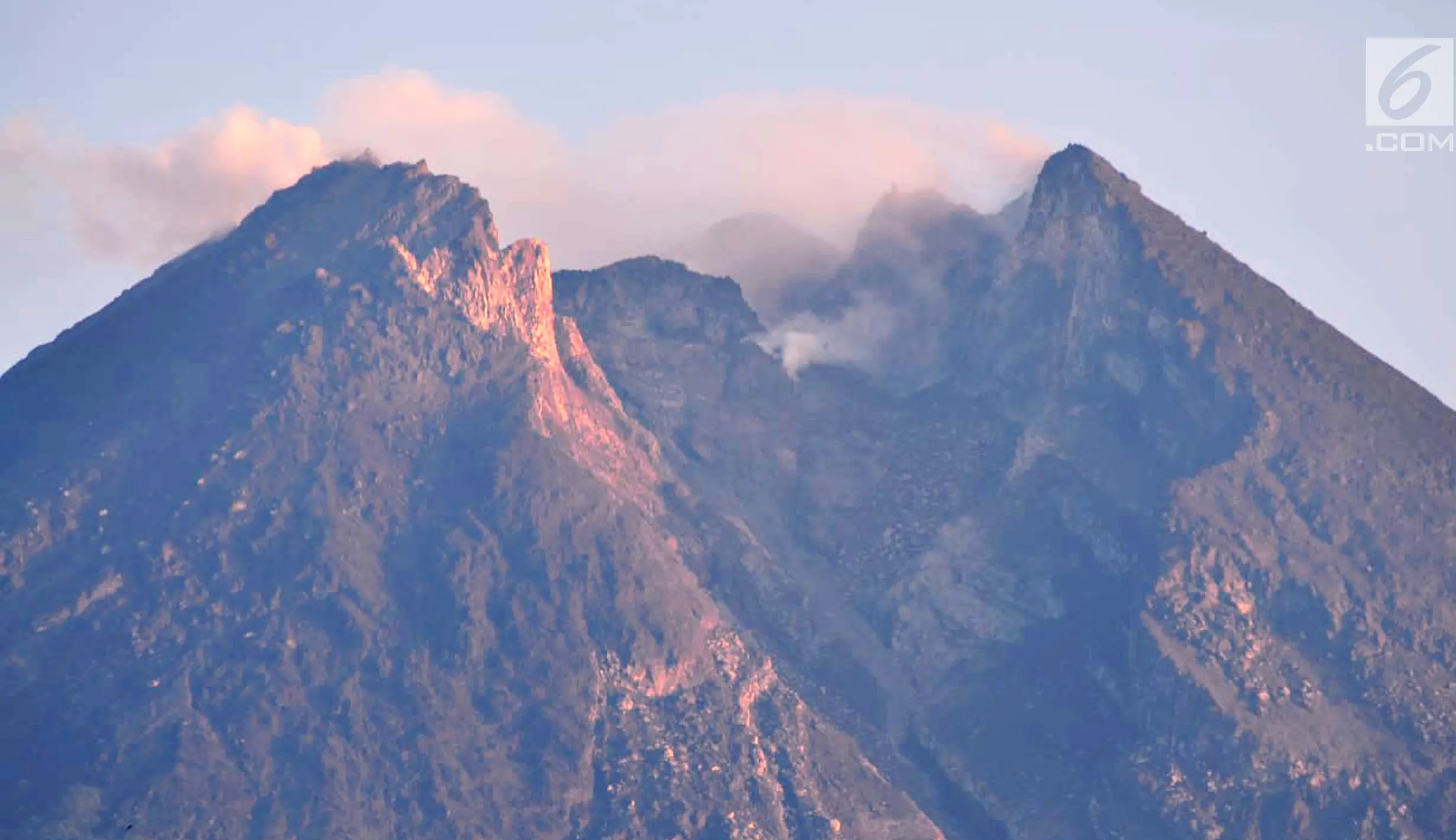 FOTO: Berstatus Waspada, Begini Penampakan Gunung Merapi - Foto ...