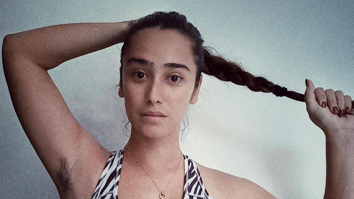 Alexandra Gottardo Pamer Bulu Ketiak Lebat Banget Sampai Banjir