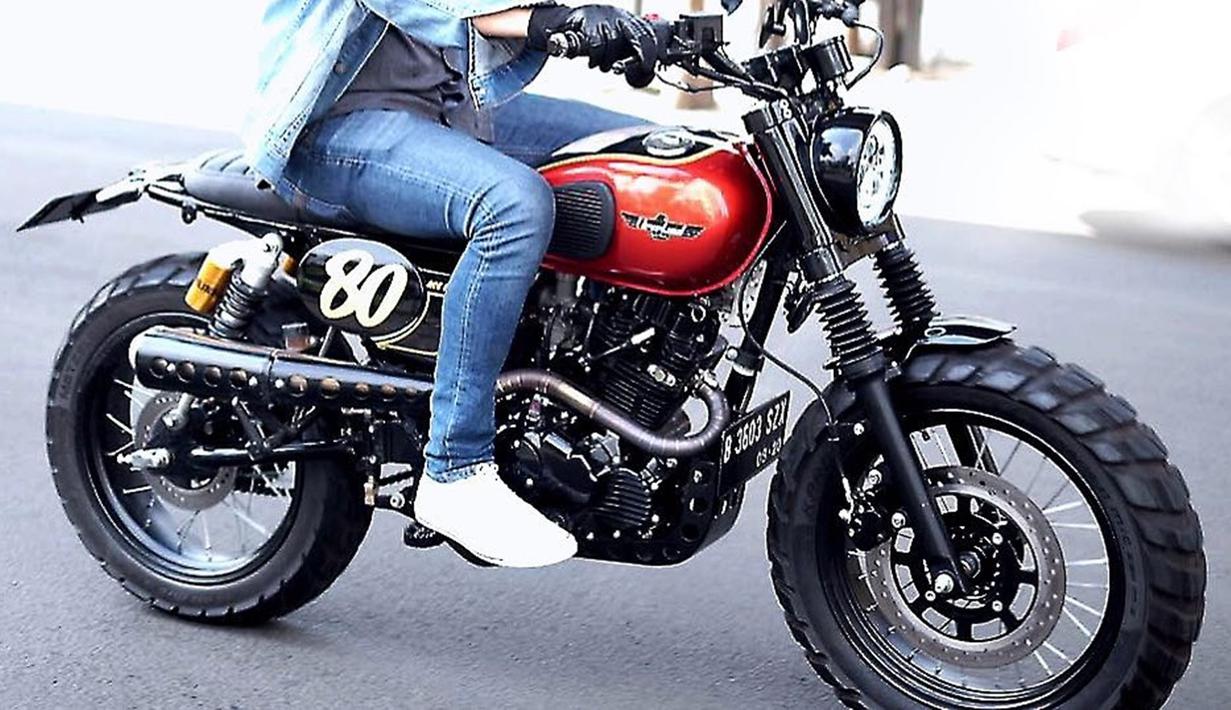 FOTO: Potret Desta saat Naik Moge, Keren dan Macho Abis - Page 1 - Foto ...