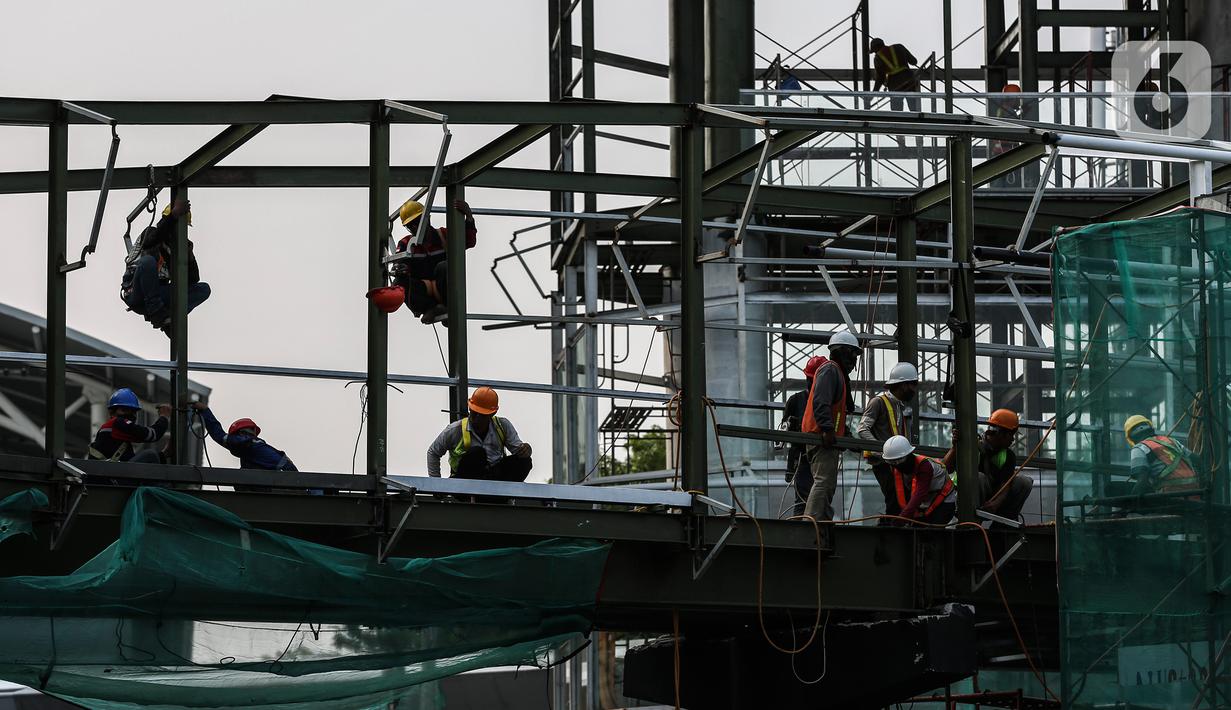 FOTO: Menengok Progres Pembangunan Halte CSW - Foto Liputan6.com