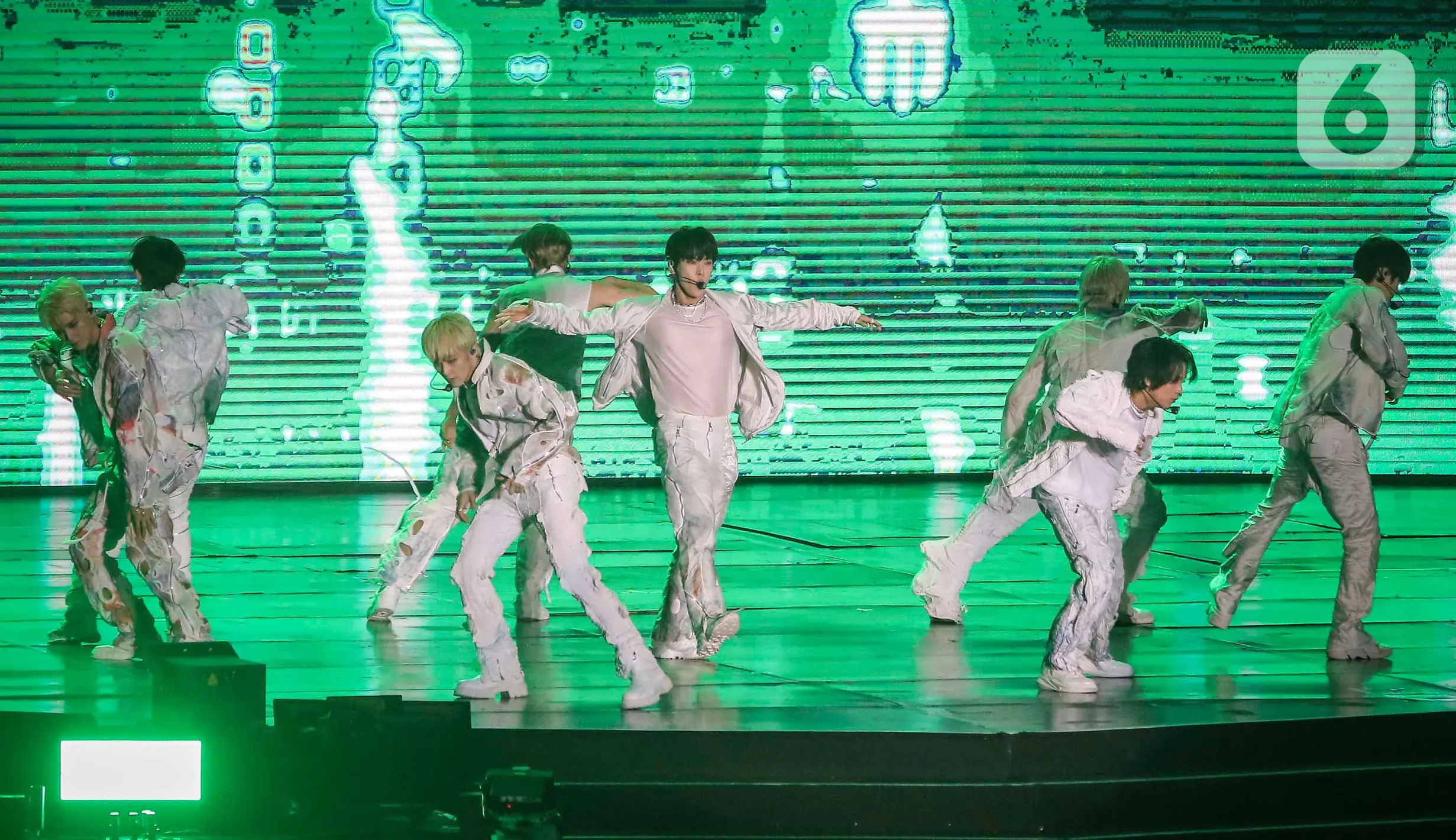 Kemegahan Konser NCT 127 Guncang Indonesia Arena - Foto Liputan6.com