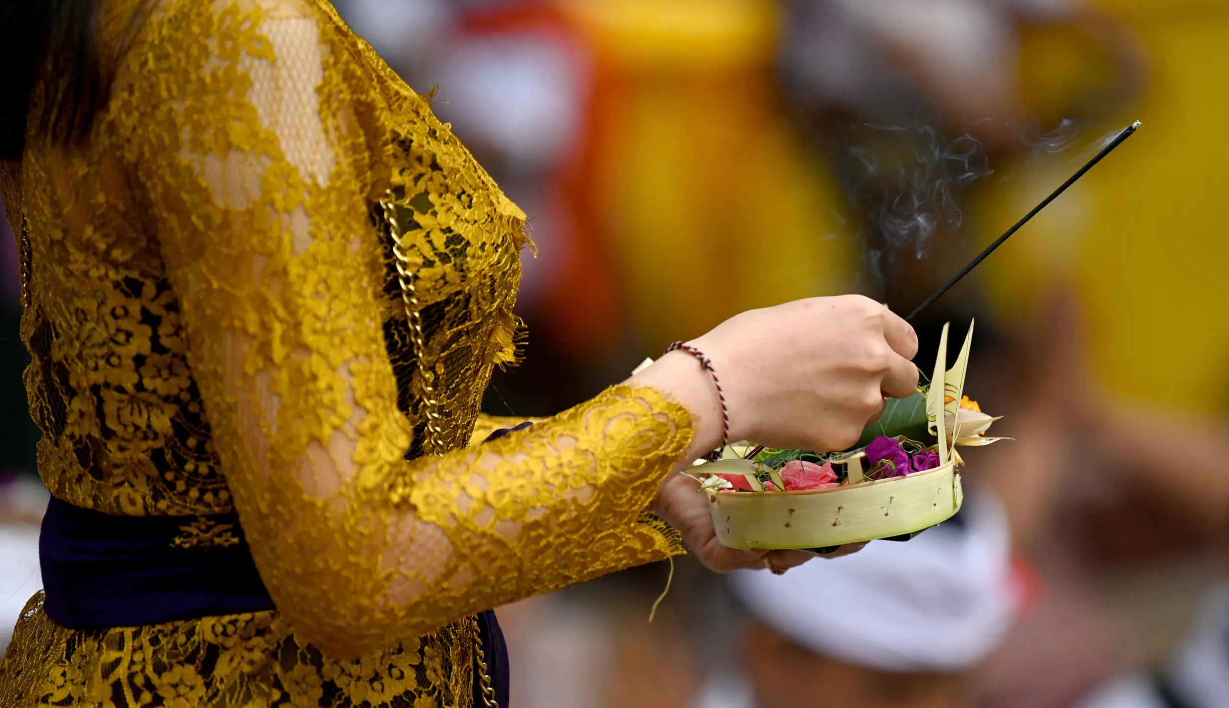 Potret Umat Hindu di Bali Sembahyang Hari Raya Galungan - Foto Liputan6.com