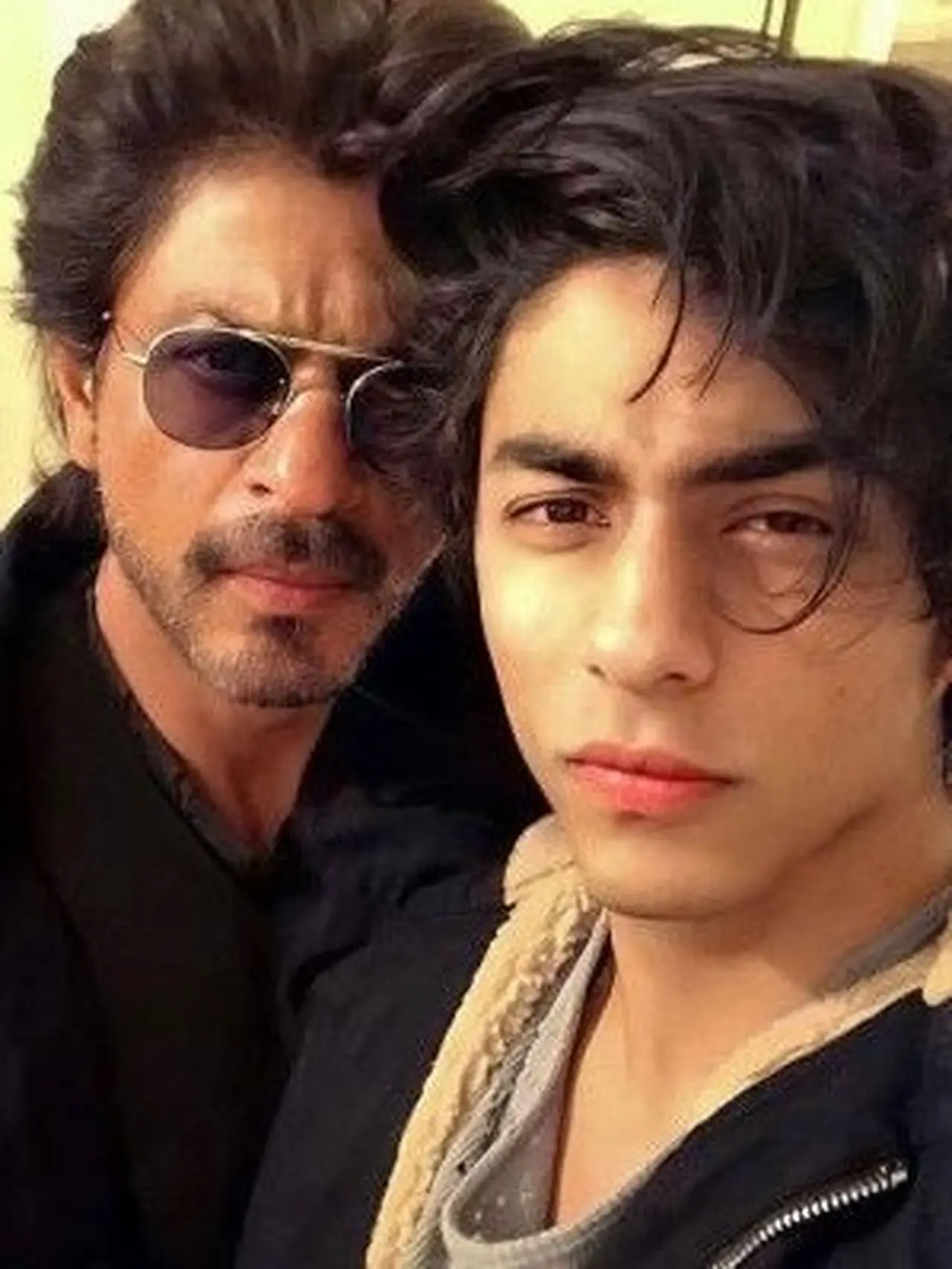 6 Momen Kedekatan Shah Rukh Khan dengan Anak Sulungnya, Bak Kakak Adik - Hot Liputan6.com