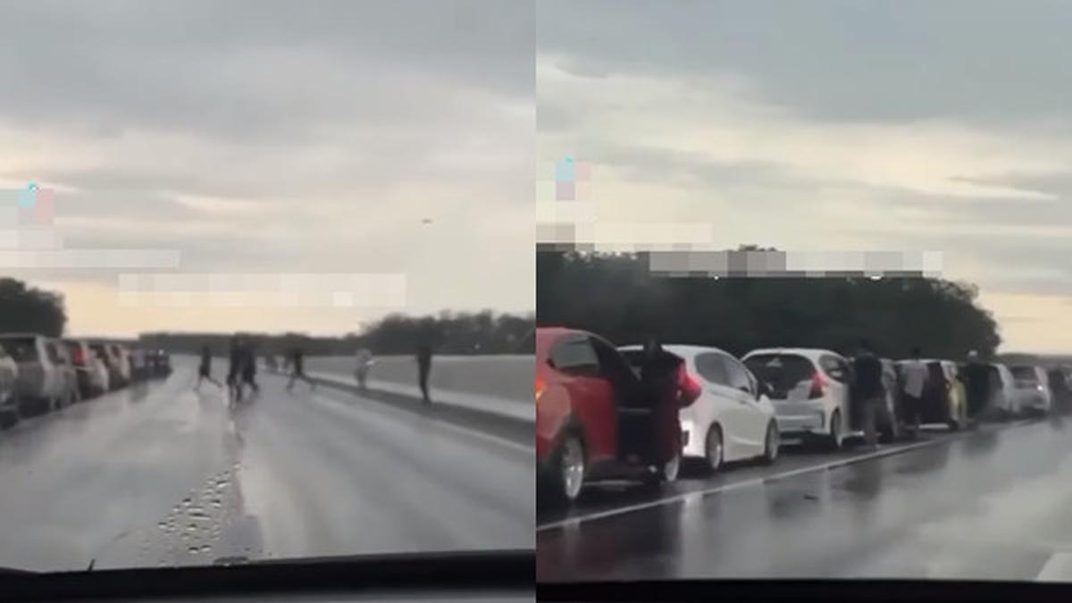 Bahaya Banget, Pengendara Mobil Berhenti dan Foto di Tengah Jalan Tol ...