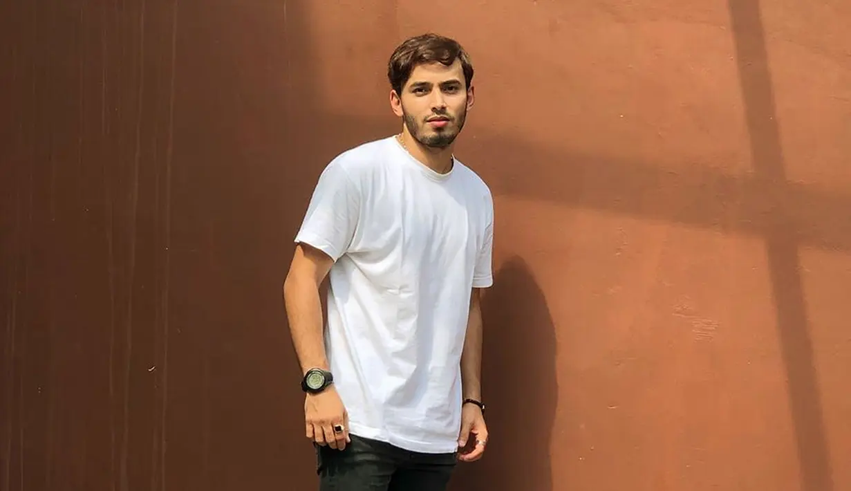 FOTO: Gaya Rifky Alhabsyi dengan Brewok yang Makin Macho - Foto ...