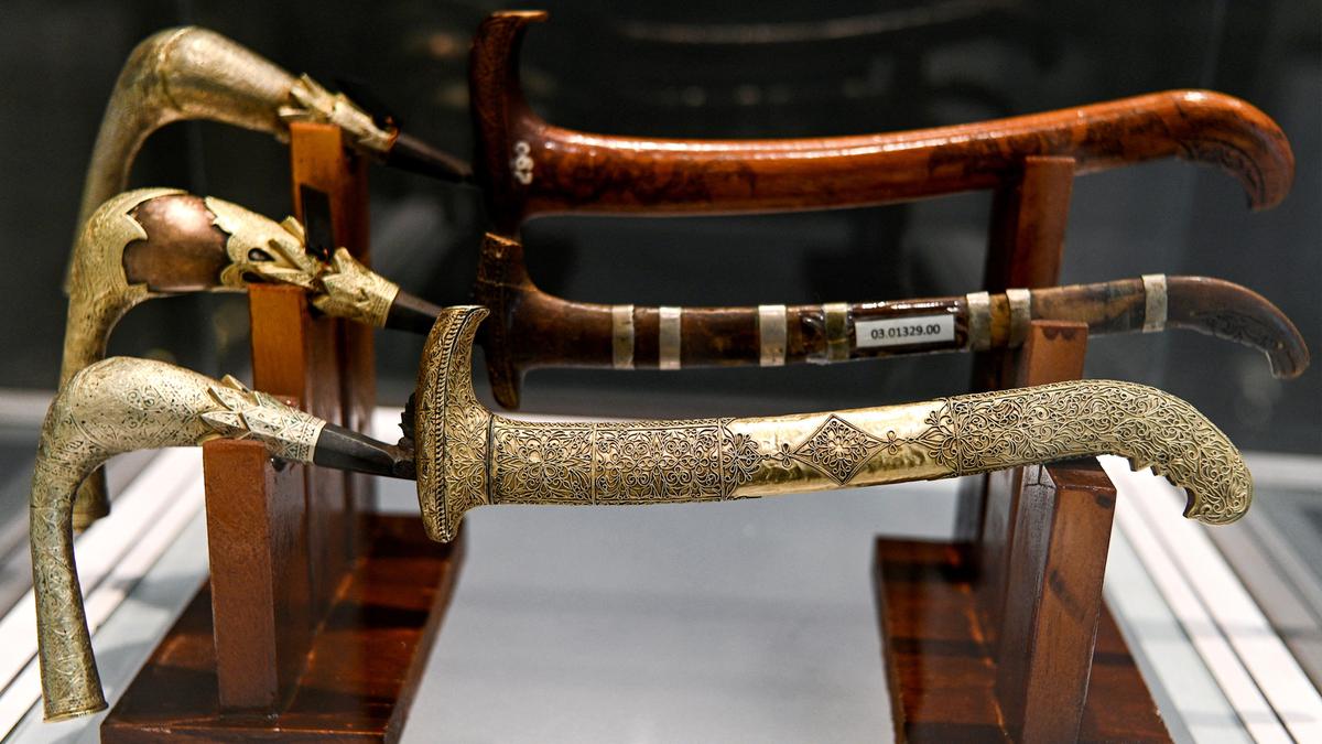 FOTO: 176 Jenis Senjata Tradisional Dipamerkan di Museum Aceh - Foto ...