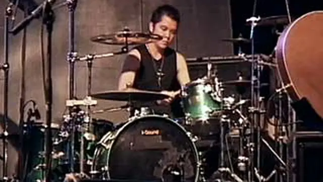 Gelar Ultah Drummer Armada di Atas Panggung - ShowBiz Liputan6.com