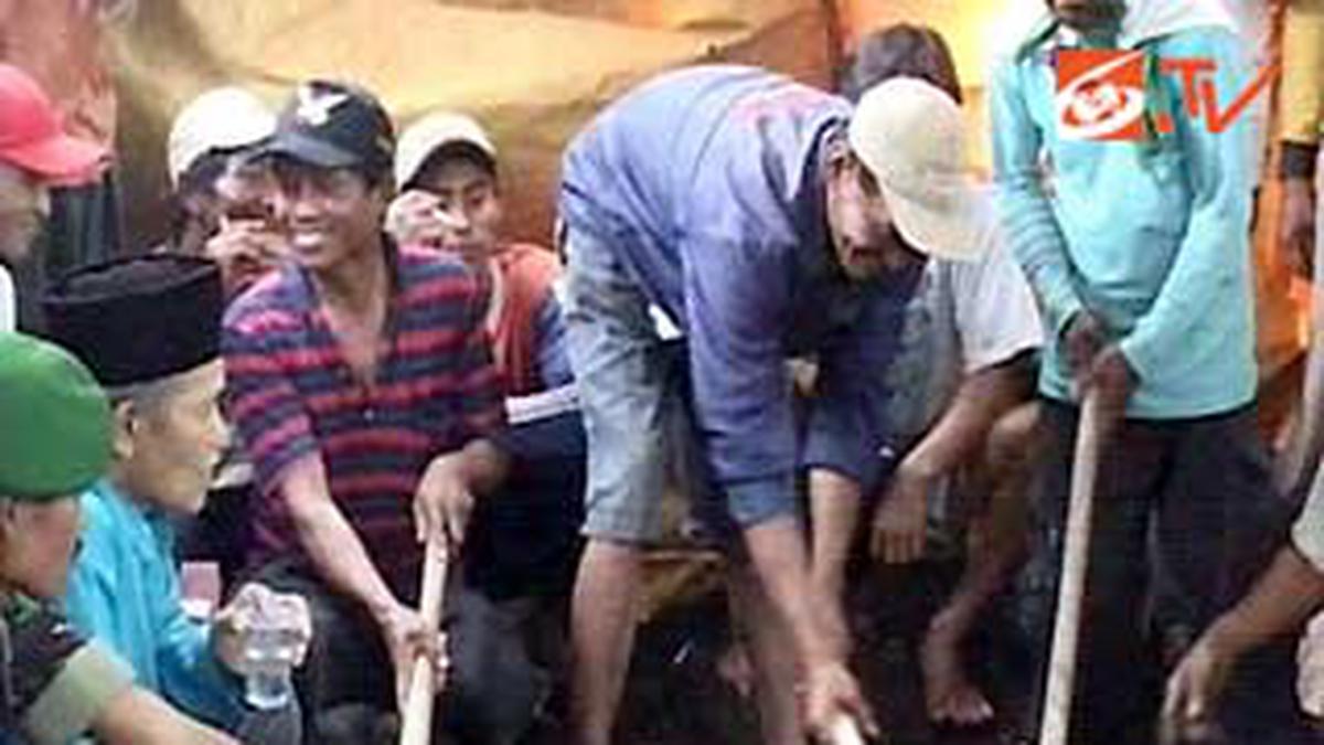 Makam Korban Mujianto Dibongkar - News Liputan6.com